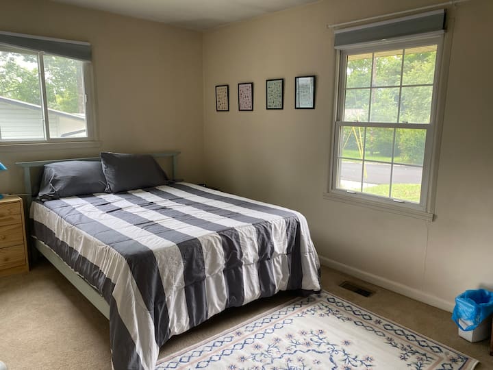 Room Close To Stadium And Campus - Bloomington, IN