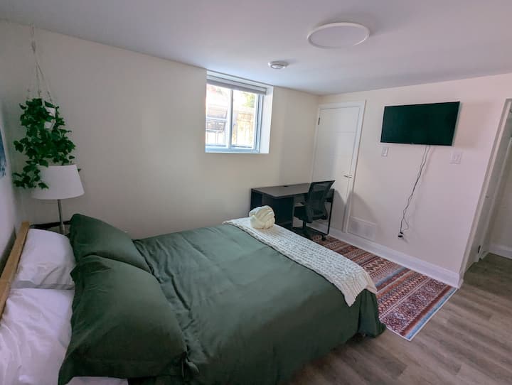 Renovated Room With Private Bath - Ottawa