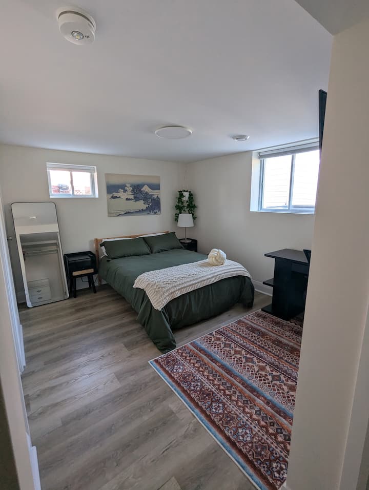 Renovated Room With Private Bath - Ottawa