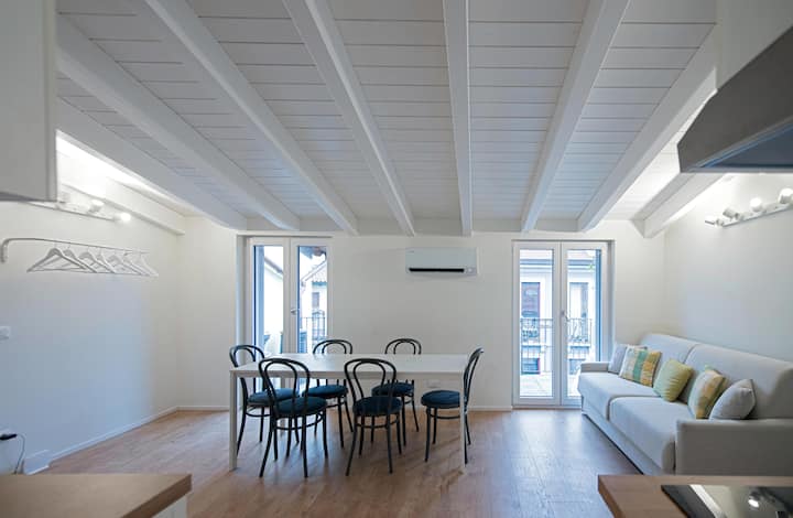 6 Camere · 4 Bagni · 14 Ospiti · Fiere & Gruppi - Mediolan