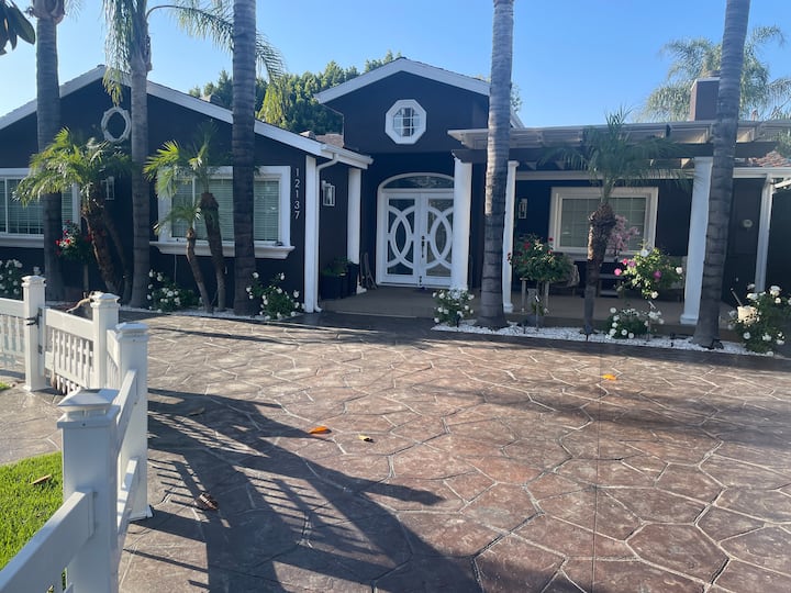 Family Friendly Vacation House - Los Angeles, CA