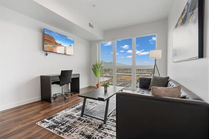 Elite Location 8th Floor Slc Views! Best Amenities - Salt Lake City, UT