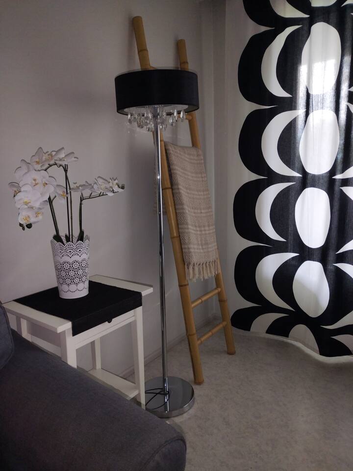 #Keskussa, Lasitettu Parveke - Kaustinen