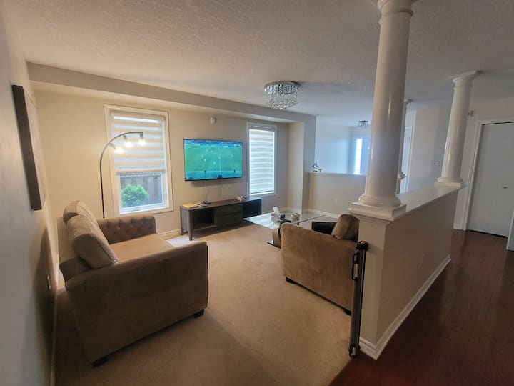 Room In A Friendly House - London