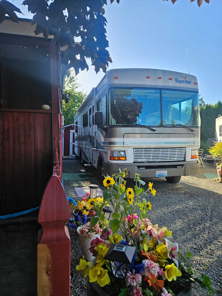 Private, Clean, Rv2 Parked At Home, Pet Friendly - Snoqualmie, WA