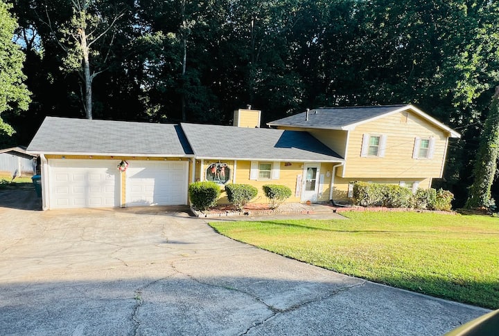 Confy Home Near Lenora Park - Snellville, GA