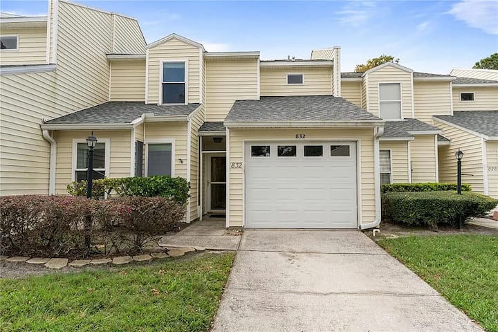 Lakefront Villa In Casselberry - Altamonte Springs, FL