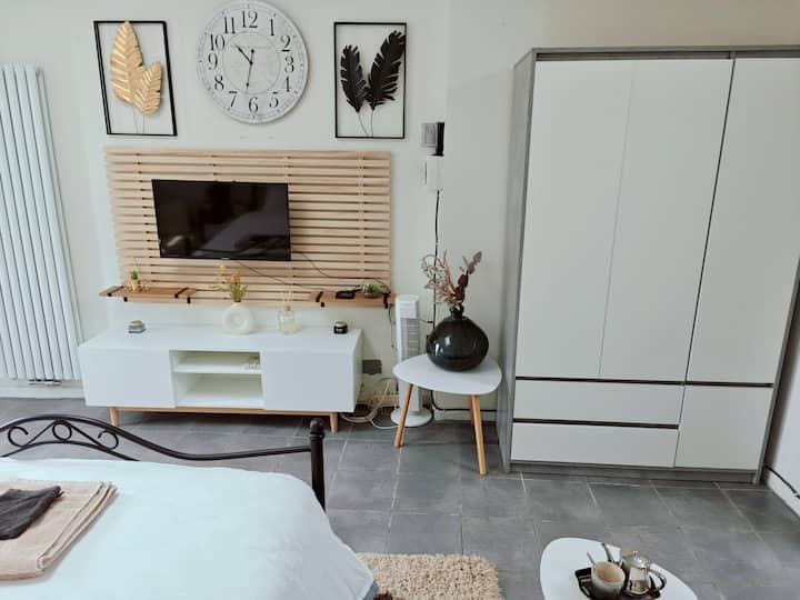 Studio Meublé Entièrement Privatif - Charleroi