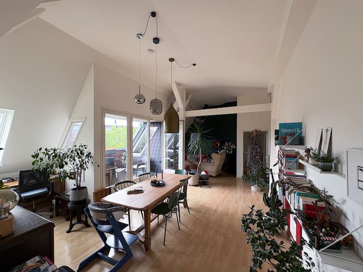 Helle Dachwohnung Mit Charme Im Herzen Hamburgs - Hambourg