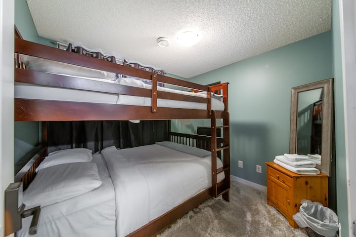 Private Room 3/3 · Central · Quick Access Downtown - Canada