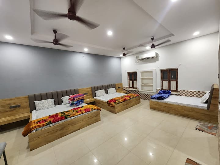 Md Inn (B-eins) - Govardhan