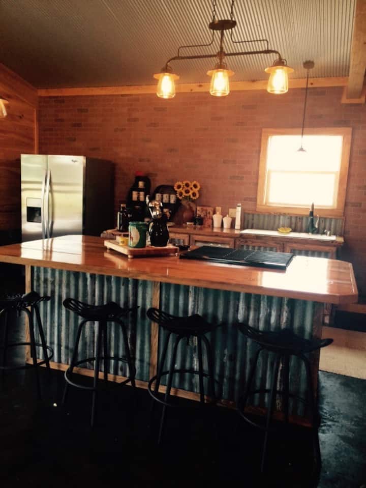 Welcome To Sugar Cane Cottage - Livonia, LA