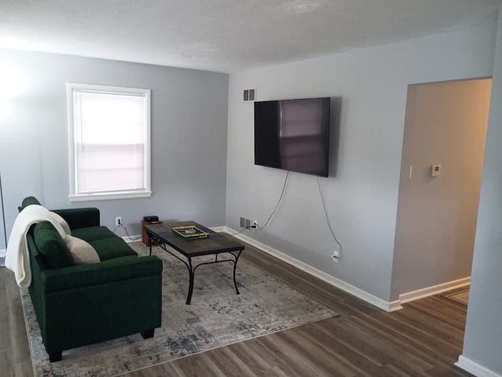 Sobro Charmer - Castleton, IN