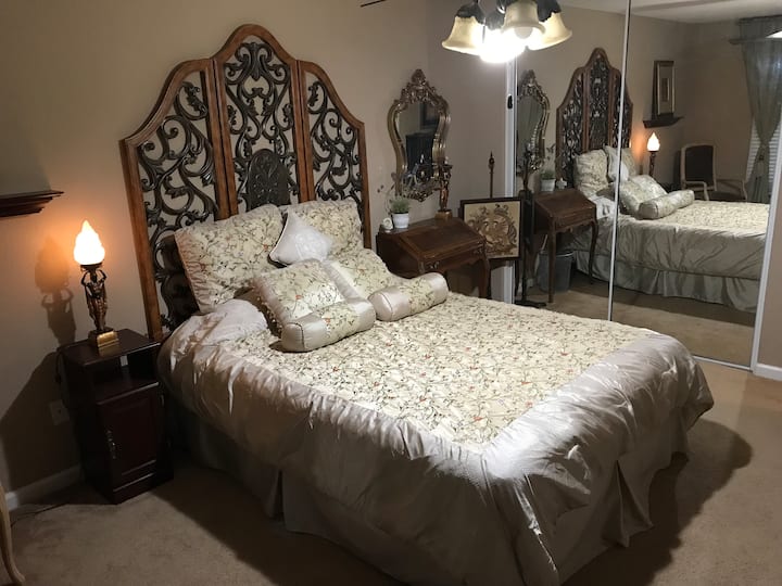 :Luxurious-egyptian-suite. - Antioch, CA
