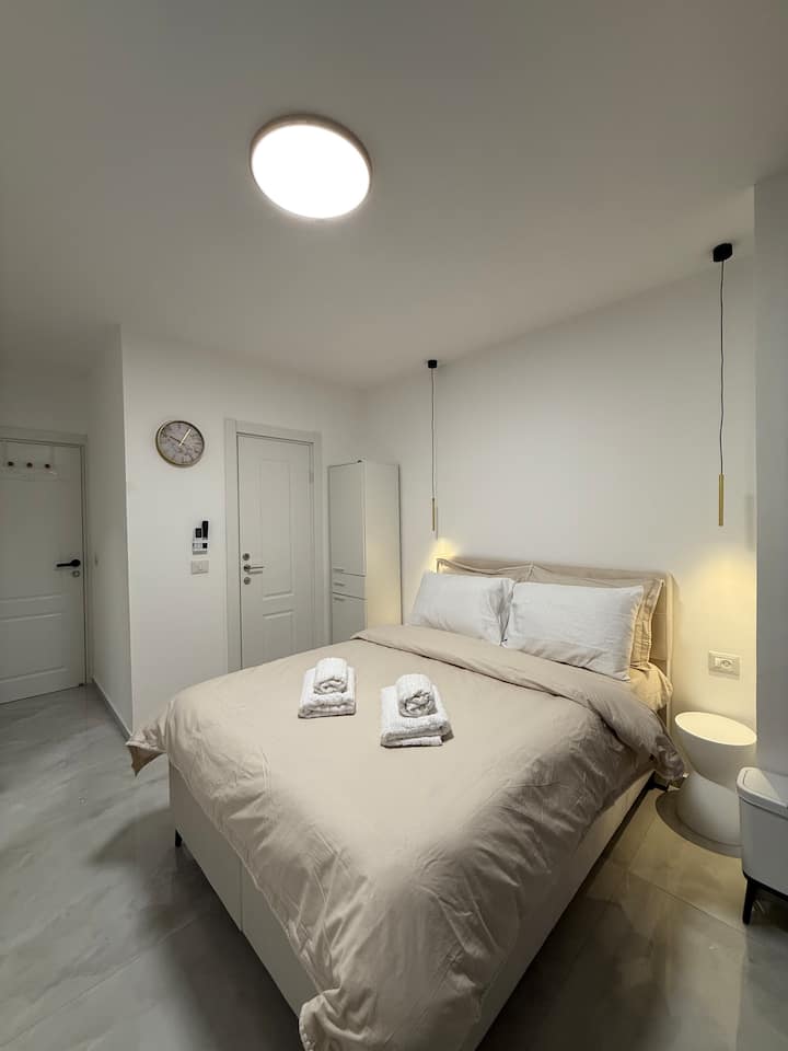 דירה ליד הים עם מרפסת(Maayan1) - Israel