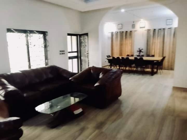 Grande Maison Quartier Calme - Benin