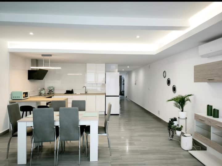 Amplio Y Cómodo Apartamento - Universitat de València