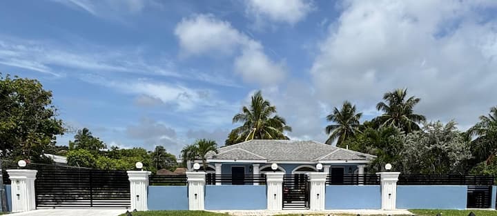 Mr. & Mrs. B’s Island Retreat - Nassau