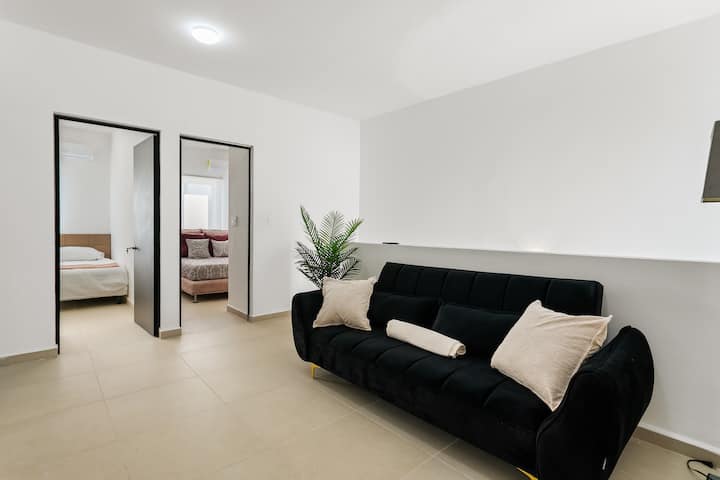 Modern Cancun Home • Pool & Resort Amenities - Cancún