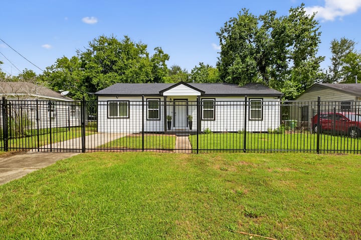 Stylish/cozy 4br Home In Houston - Houston, TX
