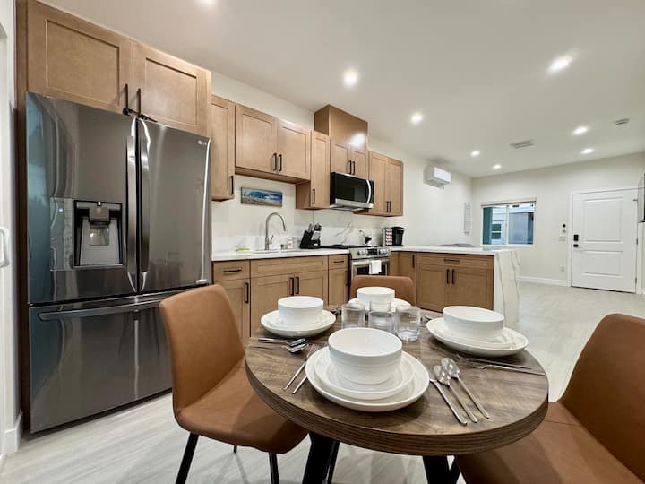 Huntington Hideaway - Huntington Beach, CA