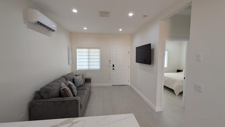 Huntington Hideaway - Huntington Beach, CA