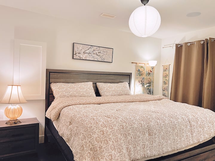 Guest Suite Large Living Area & 1br ｜Sepentry - Maple Ridge