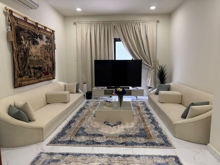 طابق ارضي في فيلا 
خصومات للفترات الطويلة - Dammam
