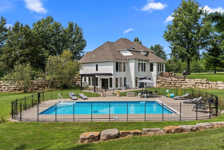 Stay At Whispering Pines - Paradise Park, Lee's Summit