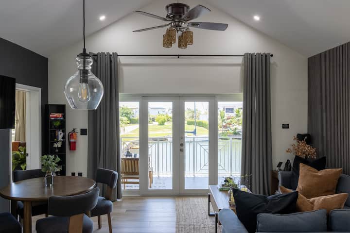 Luxury + Comfort + Water View + Pool + Bbq + Patio - Cayman Islands
