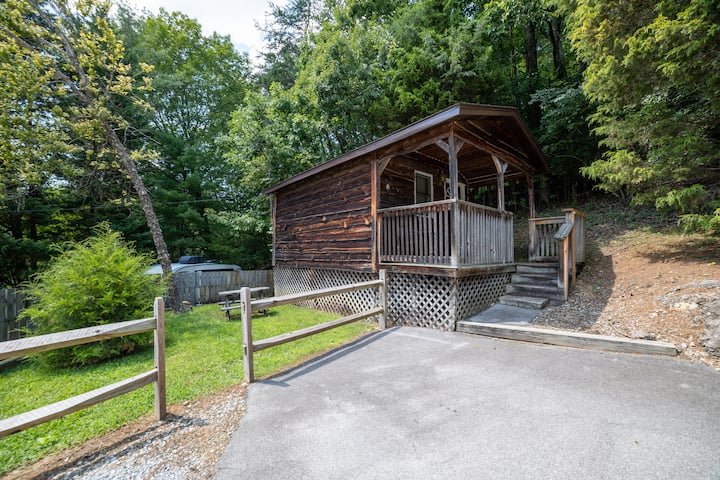 Quiet Escape Studio Cabin - Fort Patrick Henry Lake, TN