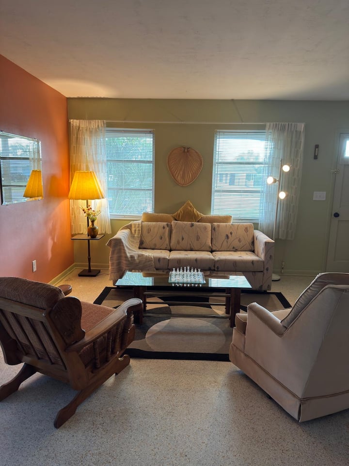 Charming Home Near Weeki Wachee. - Weeki Wachee, FL