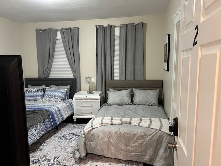 Room #2 172 Oakland - Providence, RI