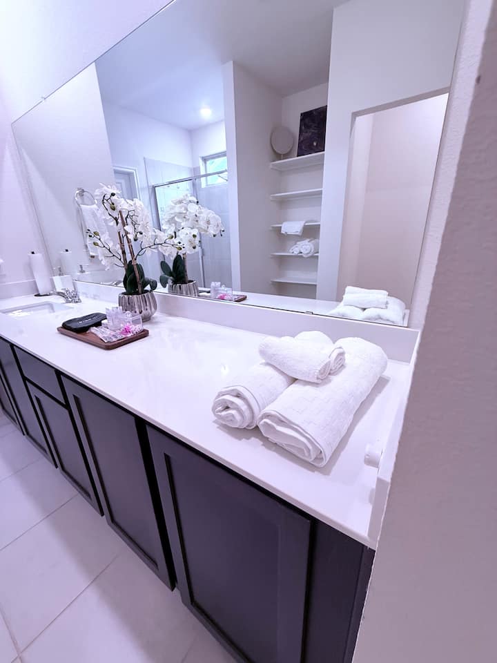 Modern & Cozy Getaway - Mesquite, TX