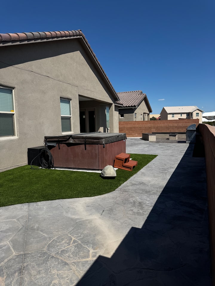 Hot Tub + Firepit + Sandia Views - Rio Rancho, NM
