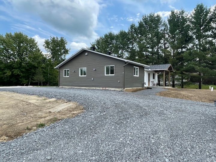 Porch & Pine In Clarence Rockland, On - Ottawa