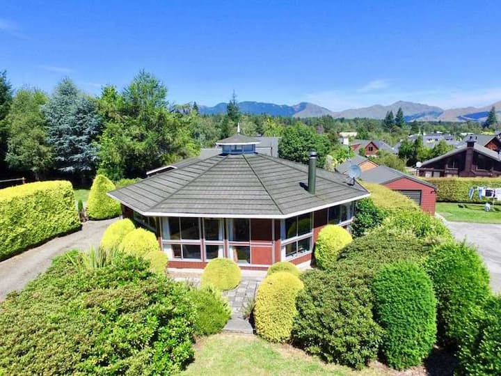 Quirky Octagon Retreat - Hanmer Springs