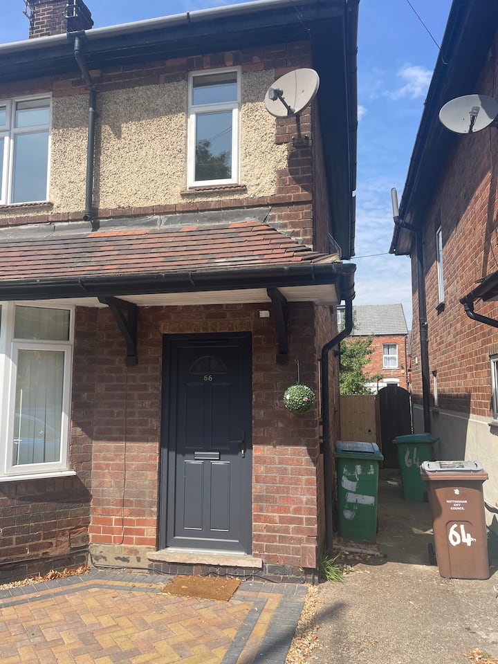2-bed House Near Nottingham City Hospital - Nottingham