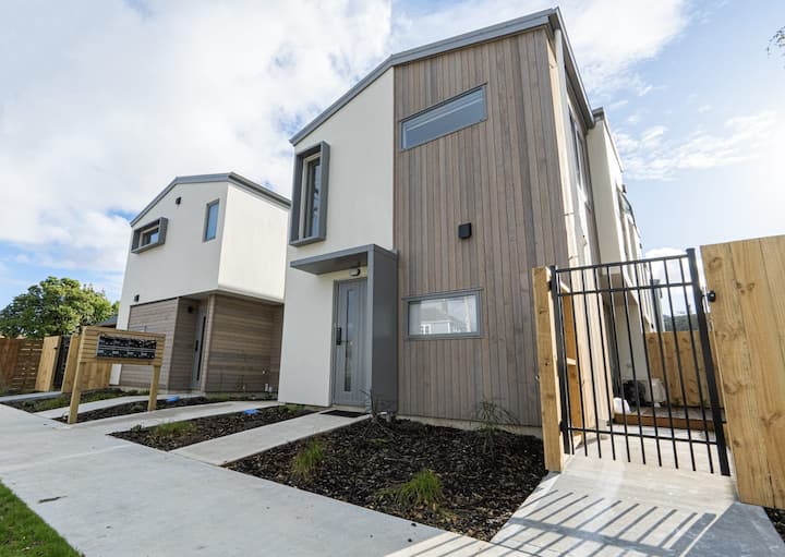 Home In Lower Hutt - Lower Hutt