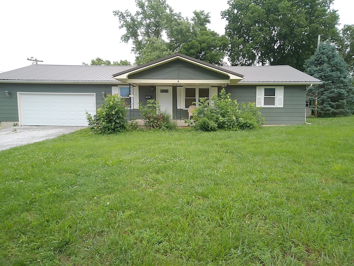 Pleasant 3-bedroom Home - Bolivar, MO