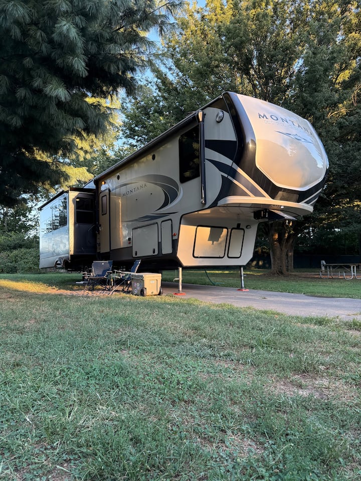 The Montana Rv Rental @ Khp - Lexington, KY