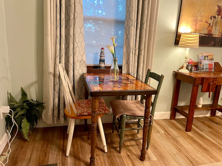 Almost Heaven Escape Guest Room In Charleston, Wv - Charleston, WV