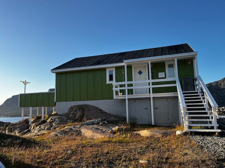 Hyggeligt Hus Med Flot Udsigt - Greenland