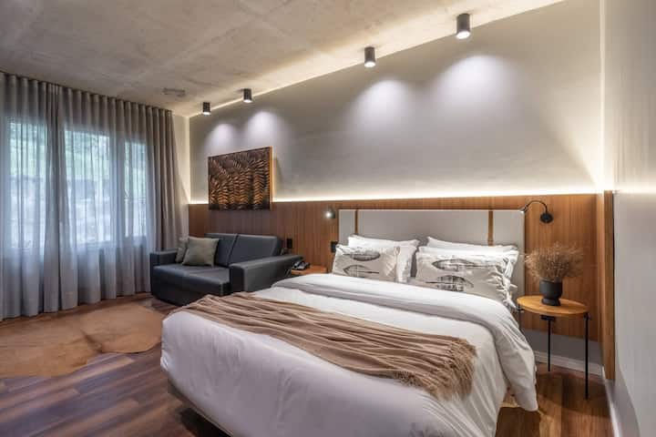 Suíte Relax Com Cama Queen E Sofá Cama 211 - Canela