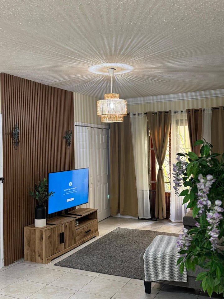 La Merida Luxe Retreat - Kingston