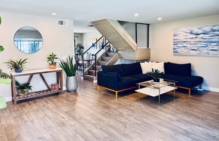 Oceanview Home + Yard, Gym, Pool - Carlsbad, CA