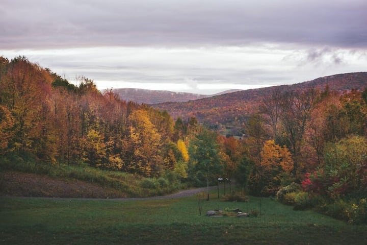 Stunning Barn Home & Vista - Roxbury, NY