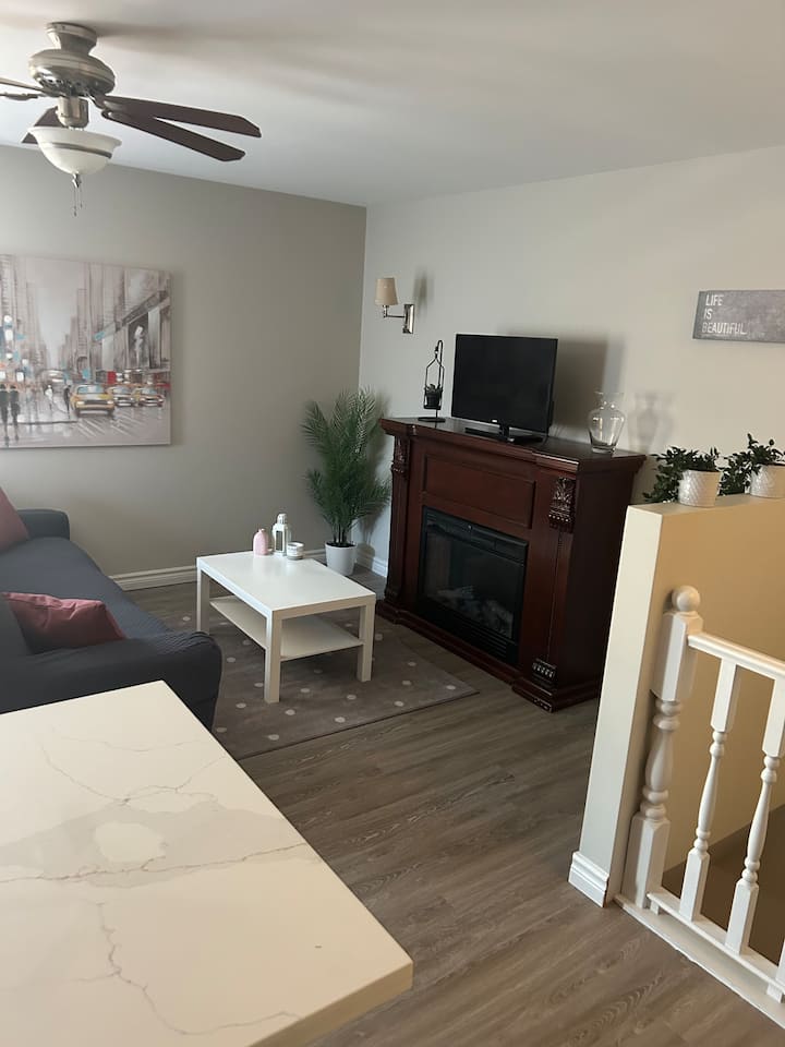 Grimsby Getaway In The Heart Of Wine Region - Beamsville