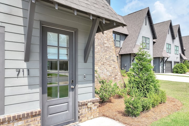 Luxury Gameday Auburn Townhome - Auburn, AL