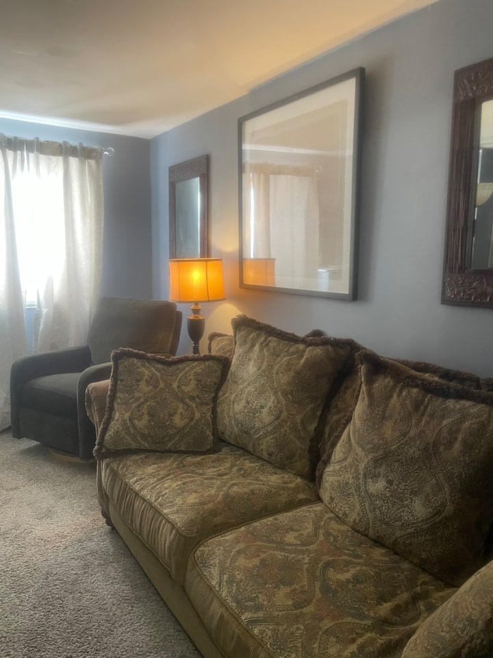 Cozy Woodlawn Home - Hamburg, NY